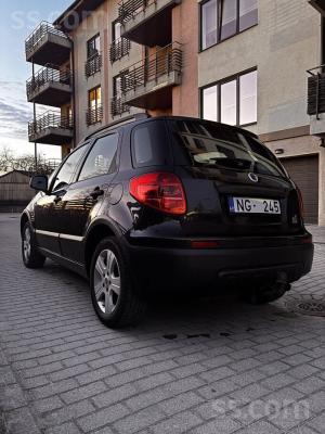 Black Fiat Sedici 2007 in Riga, with an engine capacity of 1.90 L and mileage of 300 thousand km for 2100 €, photo 5 on AUTOMOTO.COM.LV