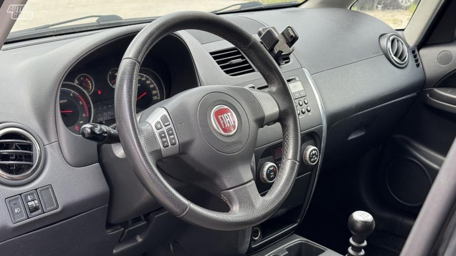 Melns Fiat Sedici 2011 Radviliškis, ar dzinēja tilpumu 2.00 L un nobraukumu 246 tūkst. km par 3550 €, foto 15 vietnē AUTOMOTO.COM.LV
