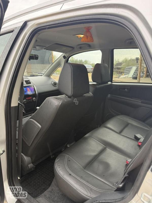 Fiat Sedici 2009 Viļņa, ar dzinēja tilpumu 2.00 L un nobraukumu 190 tūkst. km par 1700 €, foto 7 vietnē AUTOMOTO.COM.LV