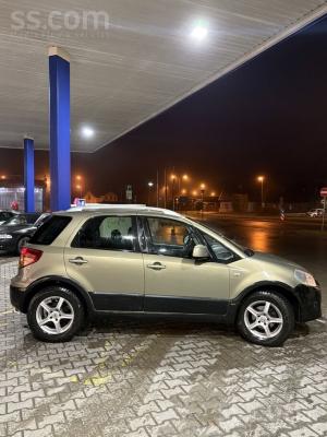 Green Fiat Sedici 2006 in Kuldiga, with an engine capacity of 1.90 L and mileage of 328 thousand km for 2300 €, photo 3 on AUTOMOTO.COM.LV