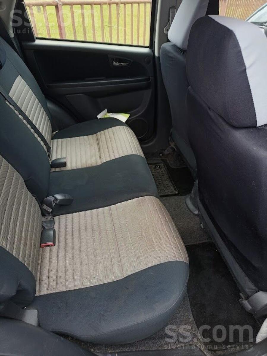 Pelēks Fiat Sedici 2008 Jelgava, ar dzinēja tilpumu 1.90 L un nobraukumu 263 tūkst. km par 3000 €, foto 9 vietnē AUTOMOTO.COM.LV
