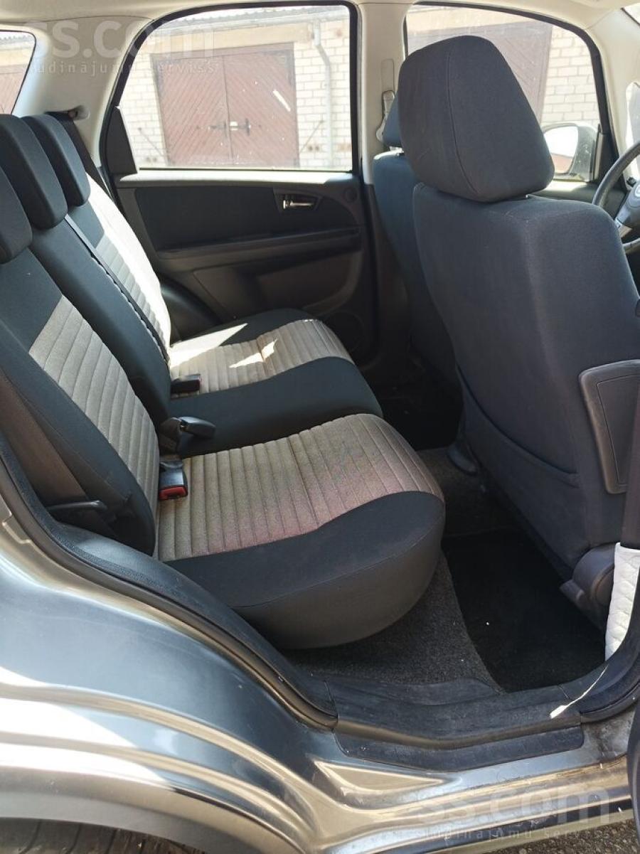 Pelēks Fiat Sedici 2008 Jelgava, ar dzinēja tilpumu 1.90 L un nobraukumu 263 tūkst. km par 2850 €, foto 9 vietnē AUTOMOTO.COM.LV