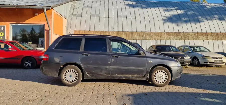 Melns Fiat Stilo 2005 Valmiera, ar dzinēja tilpumu 1.90 L un nobraukumu 430 tūkst. km par 750 €, foto 3 vietnē AUTOMOTO.COM.LV