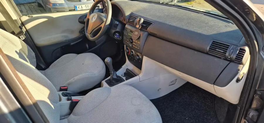 Melns Fiat Stilo 2005 Valmiera, ar dzinēja tilpumu 1.90 L un nobraukumu 430 tūkst. km par 750 €, foto 8 vietnē AUTOMOTO.COM.LV