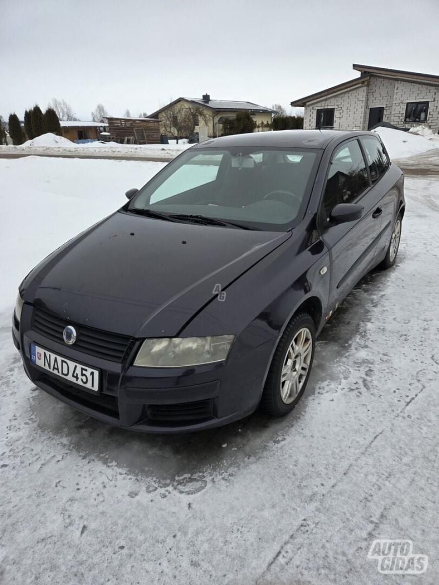 Zils Fiat Stilo 2002 Kaišiadorys, ar dzinēja tilpumu 1.90 L un nobraukumu 300 tūkst. km par 450 €, foto 1 vietnē AUTOMOTO.COM.LV