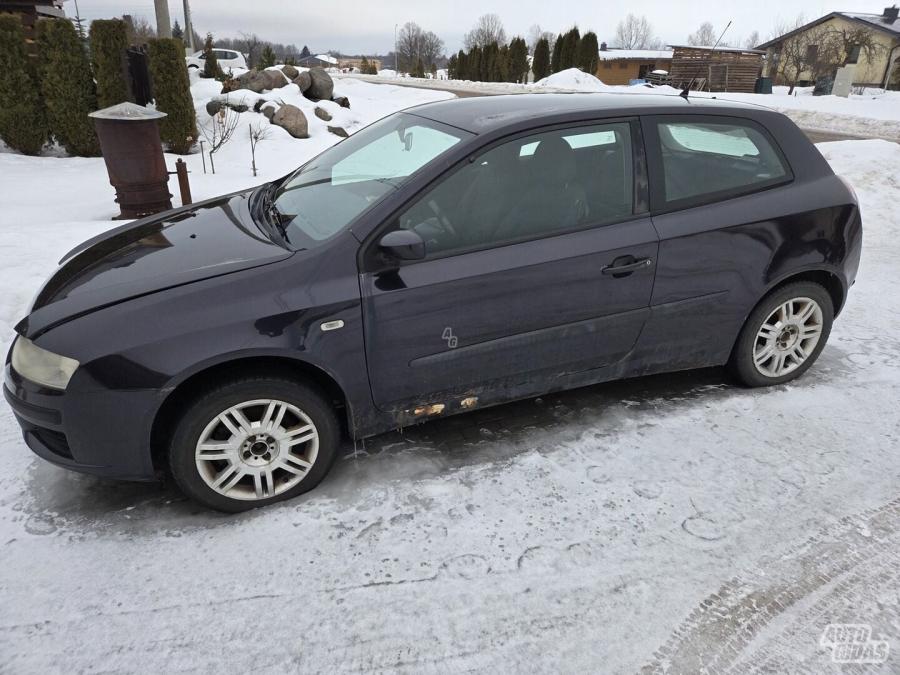 Zils Fiat Stilo 2002 Kaišiadorys, ar dzinēja tilpumu 1.90 L un nobraukumu 300 tūkst. km par 450 €, foto 3 vietnē AUTOMOTO.COM.LV