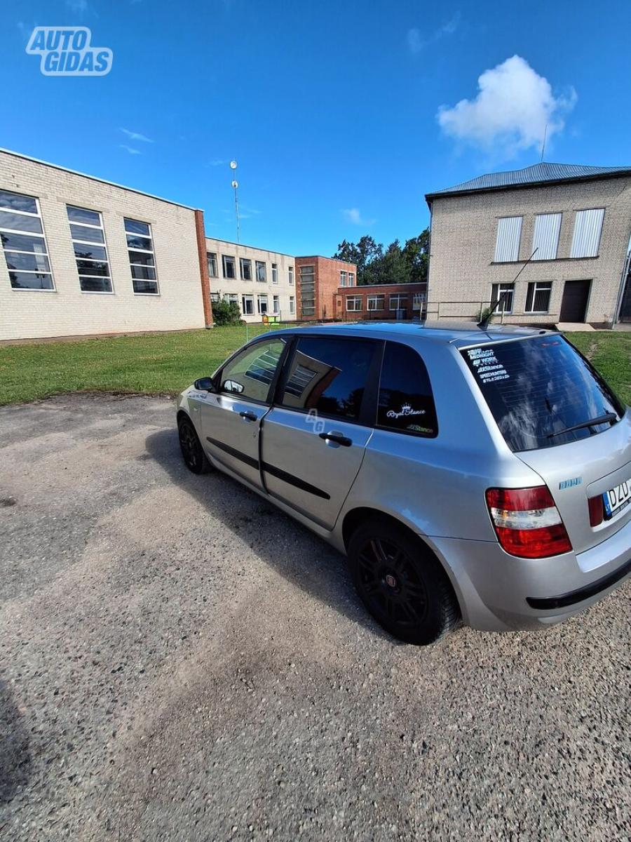 Grey Fiat Stilo 2003 in Radviliskis, with an engine capacity of 1.60 L and mileage of 1770 thousand km for 790 €, photo 6 on AUTOMOTO.COM.LV
