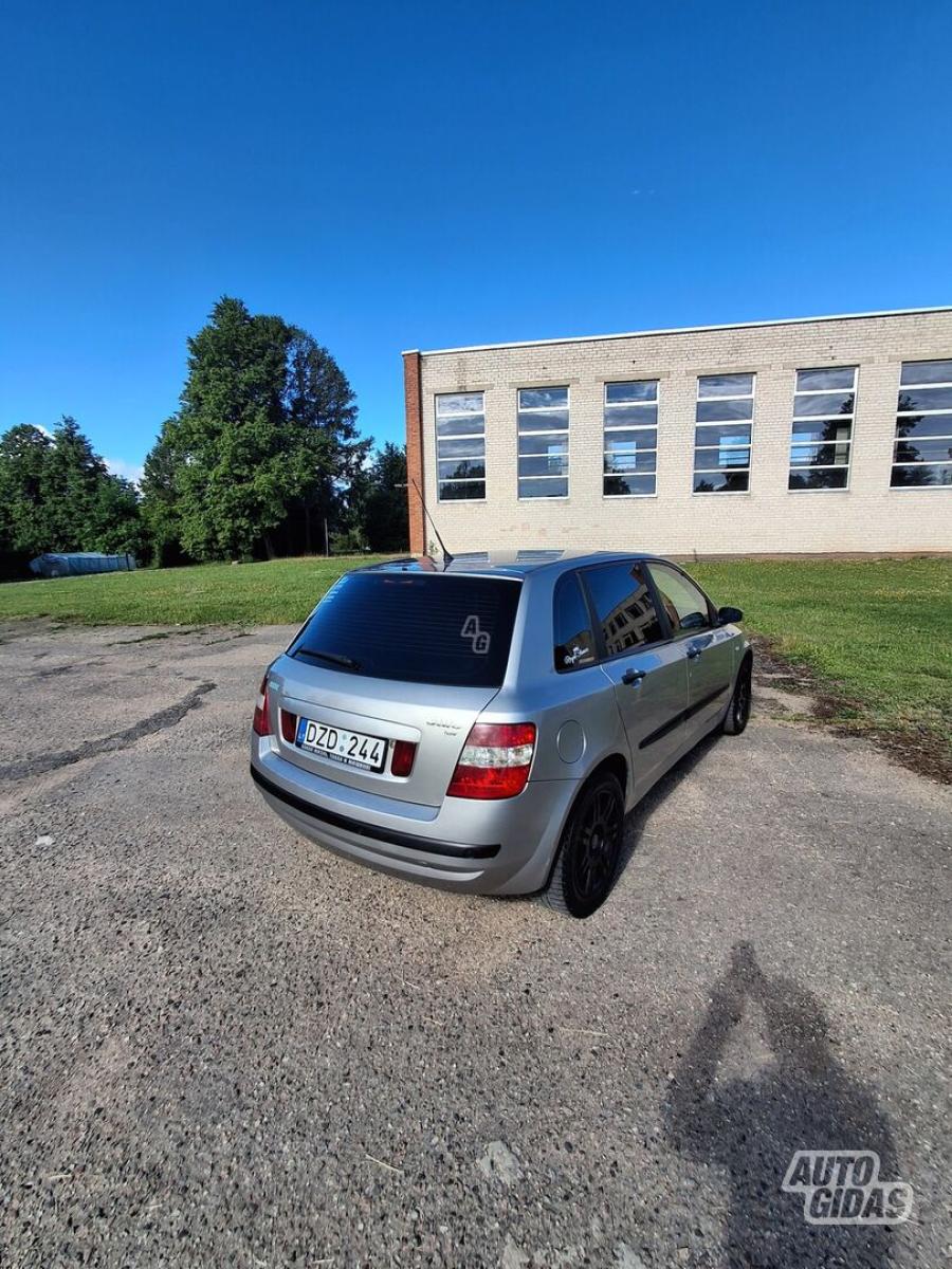 Grey Fiat Stilo 2003 in Radviliskis, with an engine capacity of 1.60 L and mileage of 1770 thousand km for 790 €, photo 7 on AUTOMOTO.COM.LV