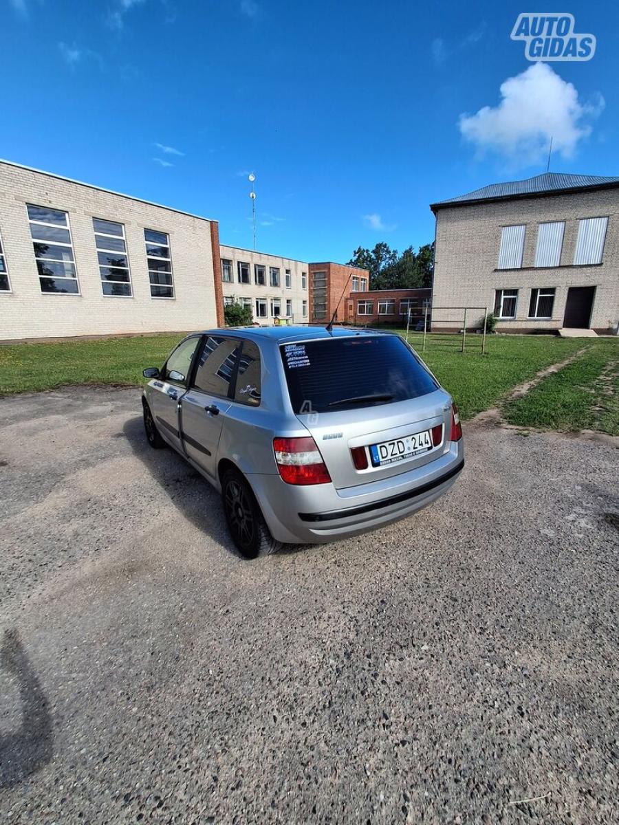 Grey Fiat Stilo 2003 in Radviliskis, with an engine capacity of 1.60 L and mileage of 1770 thousand km for 790 €, photo 8 on AUTOMOTO.COM.LV