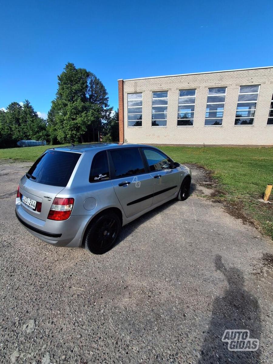 Grey Fiat Stilo 2003 in Radviliskis, with an engine capacity of 1.60 L and mileage of 1770 thousand km for 790 €, photo 10 on AUTOMOTO.COM.LV