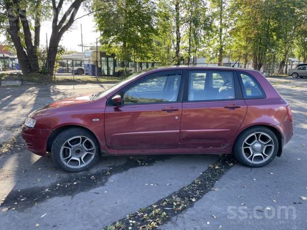 Sarkans Fiat Stilo 2005 Rīga, ar dzinēja tilpumu 1.90 L un nobraukumu 253 tūkst. km par 1000 €, foto 4 vietnē AUTOMOTO.COM.LV