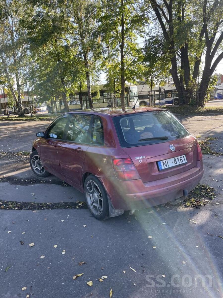 Sarkans Fiat Stilo 2005 Rīga, ar dzinēja tilpumu 1.90 L un nobraukumu 253 tūkst. km par 1000 €, foto 5 vietnē AUTOMOTO.COM.LV