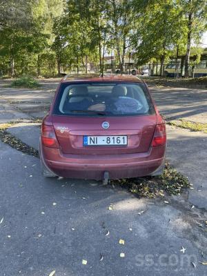 Sarkans Fiat Stilo 2005 Rīga, ar dzinēja tilpumu 1.90 L un nobraukumu 253 tūkst. km par 1000 €, foto 6 vietnē AUTOMOTO.COM.LV