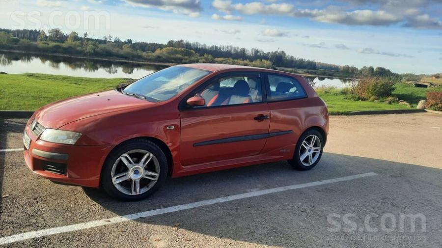 Red Fiat Stilo 2006 in Preili, with an engine capacity of 1.40 L and mileage of 256 thousand km for 850 €, photo 3 on AUTOMOTO.COM.LV