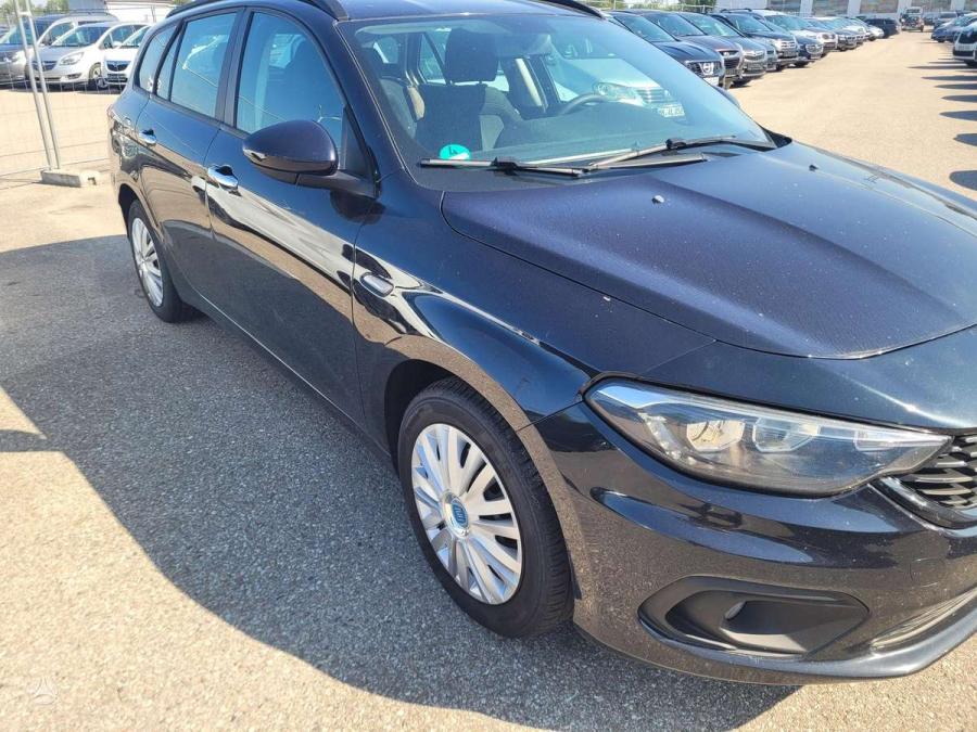 Black Fiat Tipo 2016 in Marijampole, with an engine capacity of 1.37 L and mileage of 225 thousand km for 2999 €, photo 1 on AUTOMOTO.COM.LV