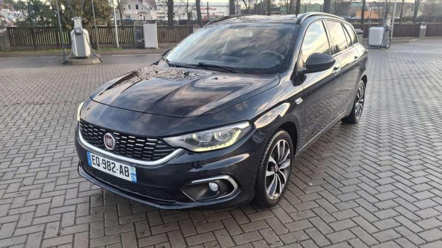 Black Fiat Tipo 2017 in Taurage, with an engine capacity of 1.60 L and mileage of 210 thousand km for 5800 €, photo 1 on AUTOMOTO.COM.LV