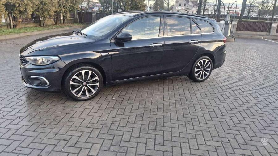 Black Fiat Tipo 2017 in Taurage, with an engine capacity of 1.60 L and mileage of 210 thousand km for 5800 €, photo 4 on AUTOMOTO.COM.LV