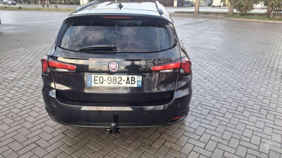 Black Fiat Tipo 2017 in Taurage, with an engine capacity of 1.60 L and mileage of 210 thousand km for 5800 €, photo 6 on AUTOMOTO.COM.LV