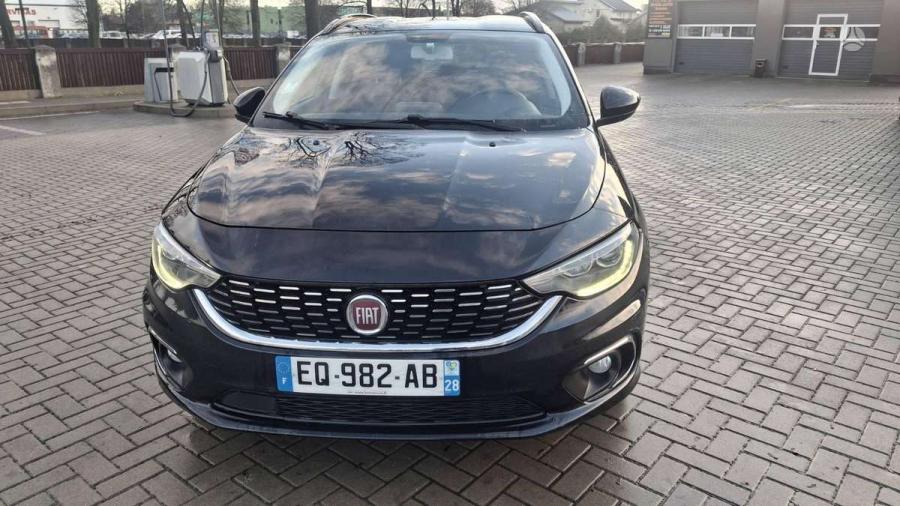 Black Fiat Tipo 2017 in Taurage, with an engine capacity of 1.60 L and mileage of 210 thousand km for 5800 €, photo 8 on AUTOMOTO.COM.LV