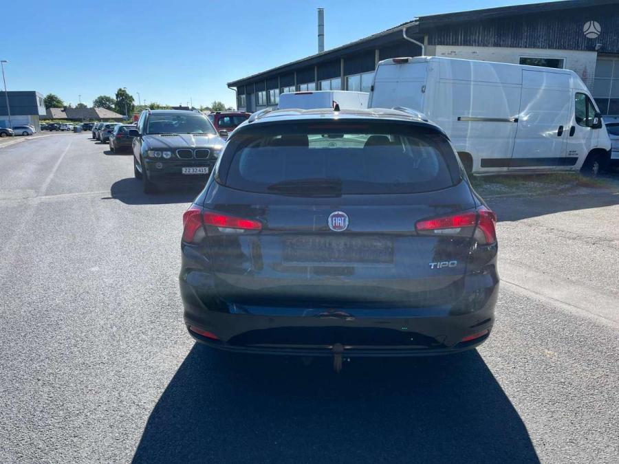 Black Fiat Tipo 2017 in Vilnius, with an engine capacity of 1.60 L and mileage of 215 thousand km for 4450 €, photo 5 on AUTOMOTO.COM.LV