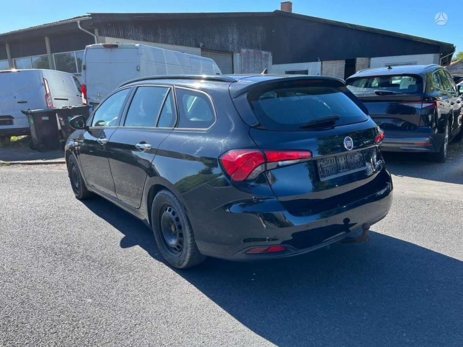 Black Fiat Tipo 2017 in Vilnius, with an engine capacity of 1.60 L and mileage of 215 thousand km for 4450 €, photo 6 on AUTOMOTO.COM.LV