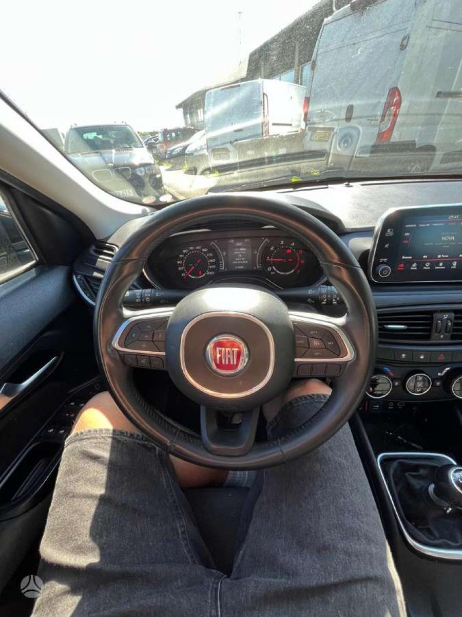Black Fiat Tipo 2017 in Vilnius, with an engine capacity of 1.60 L and mileage of 215 thousand km for 4450 €, photo 15 on AUTOMOTO.COM.LV