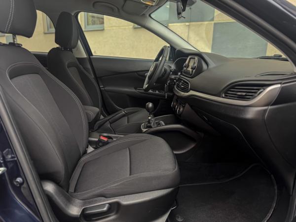 Blue Fiat Tipo 2018 in Riga, with an engine capacity of 1.40 L and mileage of 98 thousand km for 8300 €, photo 2 on AUTOMOTO.COM.LV