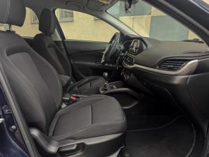 Blue Fiat Tipo 2018 in Riga, with an engine capacity of 1.40 L and mileage of 98 thousand km for 8300 €, photo 3 on AUTOMOTO.COM.LV