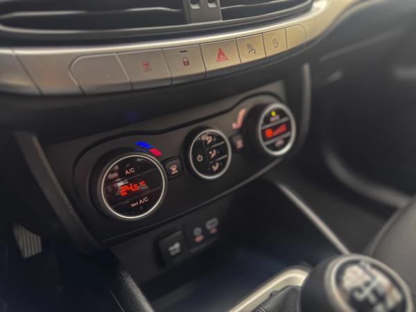 Blue Fiat Tipo 2018 in Riga, with an engine capacity of 1.40 L and mileage of 98 thousand km for 8300 €, photo 4 on AUTOMOTO.COM.LV