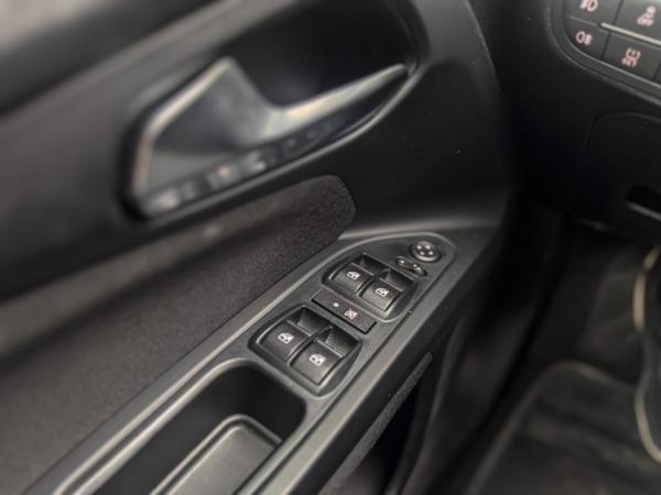 Blue Fiat Tipo 2018 in Riga, with an engine capacity of 1.40 L and mileage of 98 thousand km for 8300 €, photo 6 on AUTOMOTO.COM.LV
