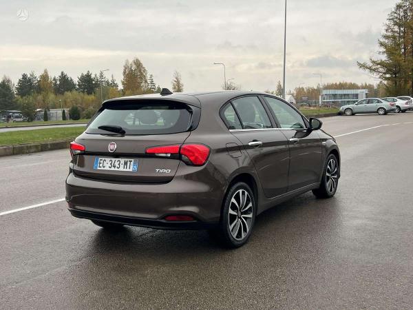 Brūns Fiat Tipo 2016 Panevēža, ar dzinēja tilpumu 1.60 L un nobraukumu 199 tūkst. km par 5990 €, foto 11 vietnē AUTOMOTO.COM.LV