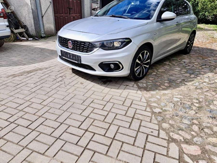 Grey Fiat Tipo 2016 in Siauliai, with an engine capacity of 1.60 L and mileage of 160 thousand km for 5100 €, photo 3 on AUTOMOTO.COM.LV