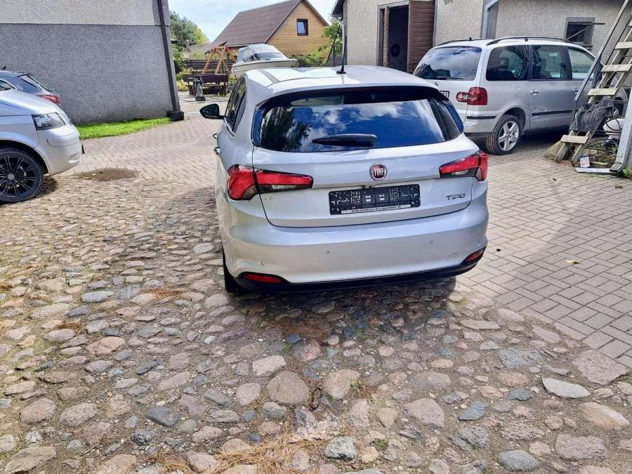 Grey Fiat Tipo 2016 in Siauliai, with an engine capacity of 1.60 L and mileage of 160 thousand km for 5100 €, photo 4 on AUTOMOTO.COM.LV