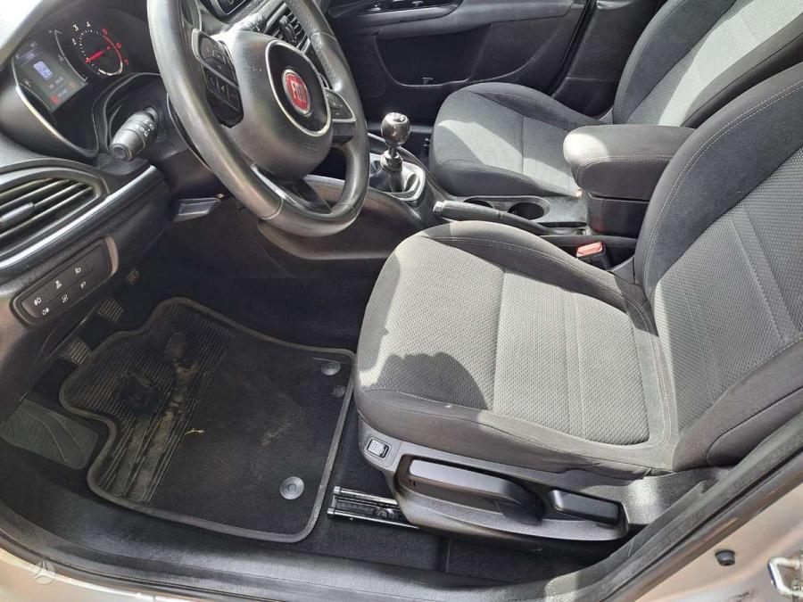 Grey Fiat Tipo 2016 in Siauliai, with an engine capacity of 1.60 L and mileage of 160 thousand km for 5100 €, photo 9 on AUTOMOTO.COM.LV