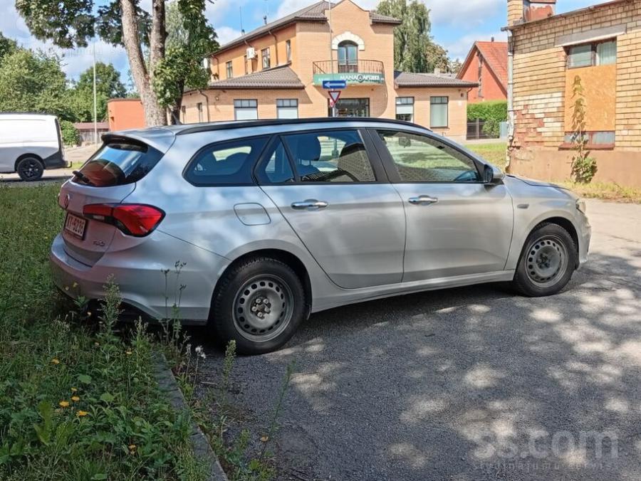 Grey Fiat Tipo 2017 in Jekabpils, with an engine capacity of 1.60 L and mileage of 176 thousand km for 4650 €, photo 4 on AUTOMOTO.COM.LV