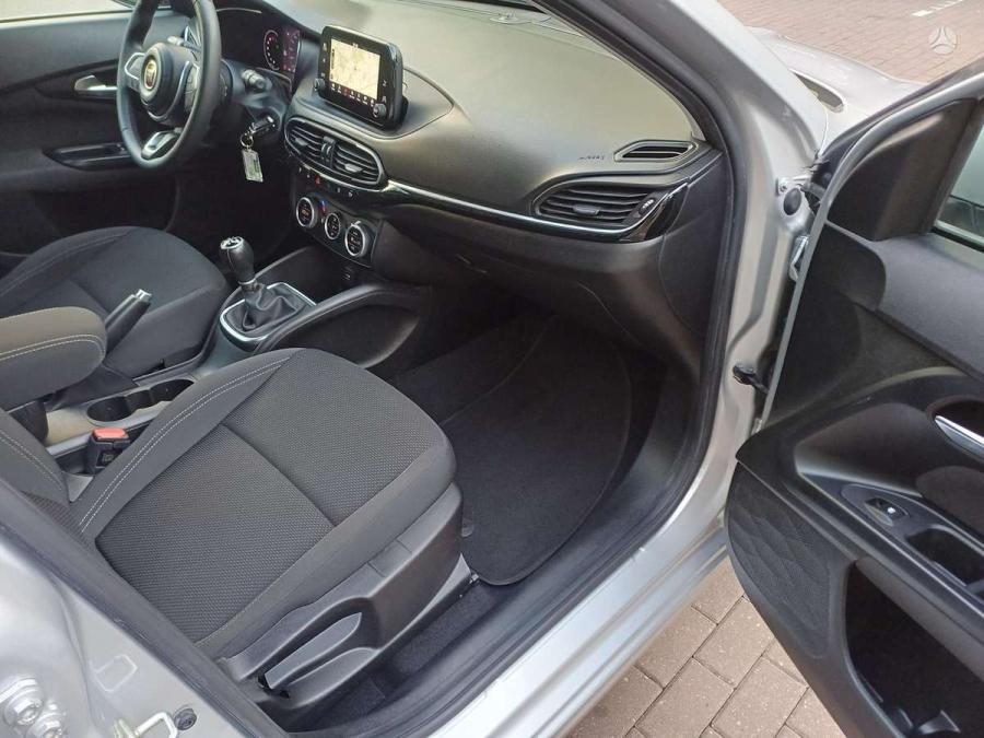 Pelēks Fiat Tipo 2021 Anykščiai, ar dzinēja tilpumu 1.00 L un nobraukumu 61 tūkst. km par 8990 €, foto 19 vietnē AUTOMOTO.COM.LV