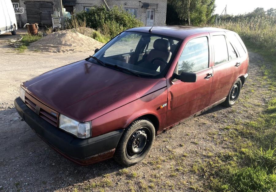 Red Fiat Tipo 1992 in Kaunas, with an engine capacity of 1.60 L and mileage of 216 thousand km for 800 €, photo 1 on AUTOMOTO.COM.LV