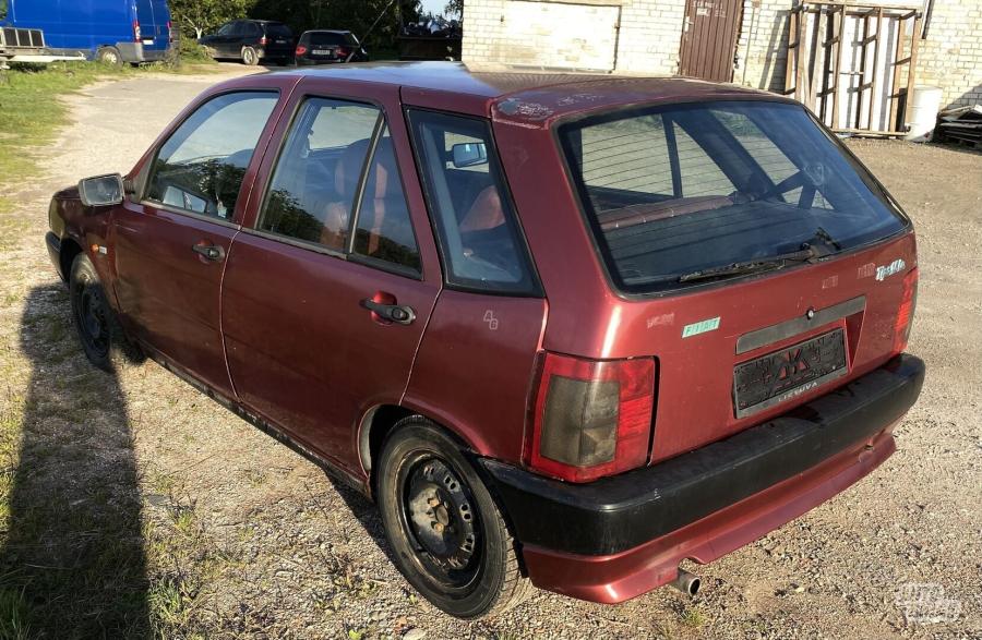 Red Fiat Tipo 1992 in Kaunas, with an engine capacity of 1.60 L and mileage of 216 thousand km for 800 €, photo 3 on AUTOMOTO.COM.LV