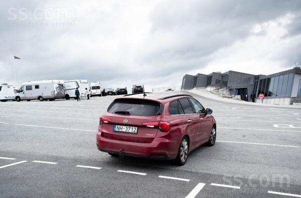 Fiat Tipo 2017 in Riga on AUTOMOTO.COM.LV Red Fiat Tipo 2017 in Riga, with an engine capacity of 1.60 L and mileage of 211 thousand km for 7000 €, photo 4 on AUTOMOTO.COM.LV