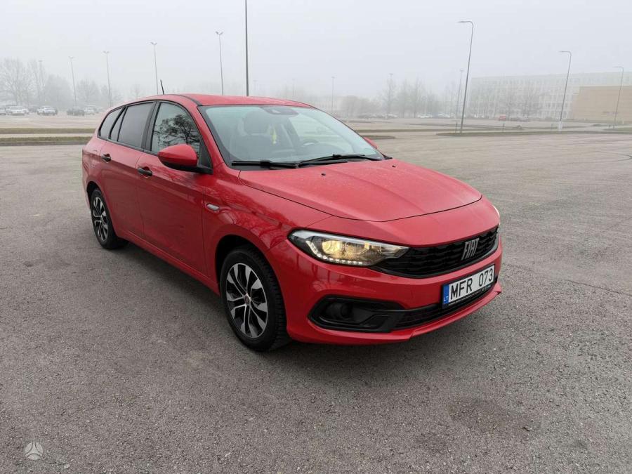 Red Fiat Tipo 2022 in Kaunas, with an engine capacity of 1.00 L and mileage of 93 thousand km for 9500 €, photo 1 on AUTOMOTO.COM.LV
