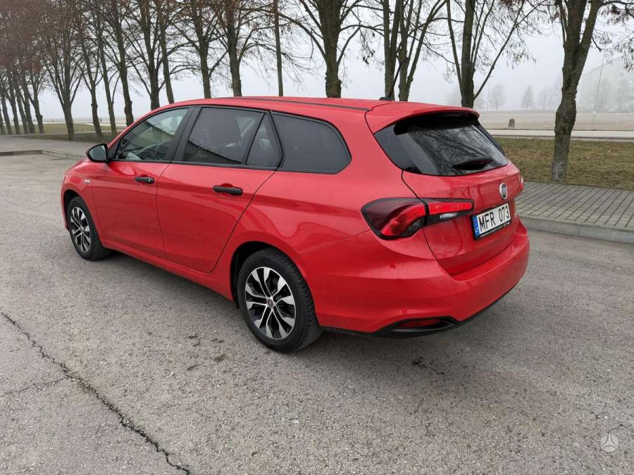 Red Fiat Tipo 2022 in Kaunas, with an engine capacity of 1.00 L and mileage of 93 thousand km for 9500 €, photo 7 on AUTOMOTO.COM.LV