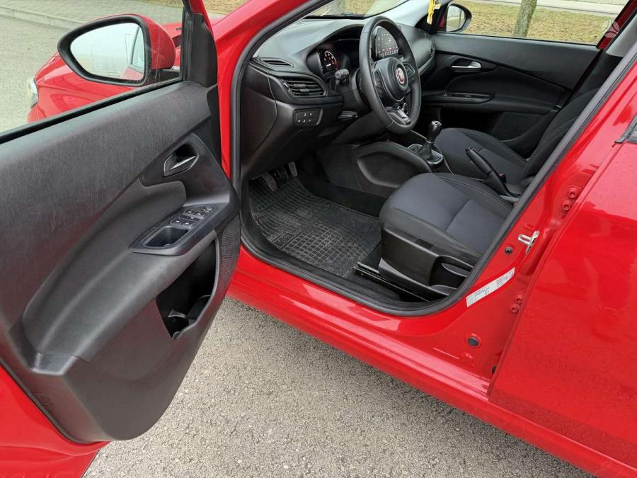 Red Fiat Tipo 2022 in Kaunas, with an engine capacity of 1.00 L and mileage of 93 thousand km for 9500 €, photo 9 on AUTOMOTO.COM.LV