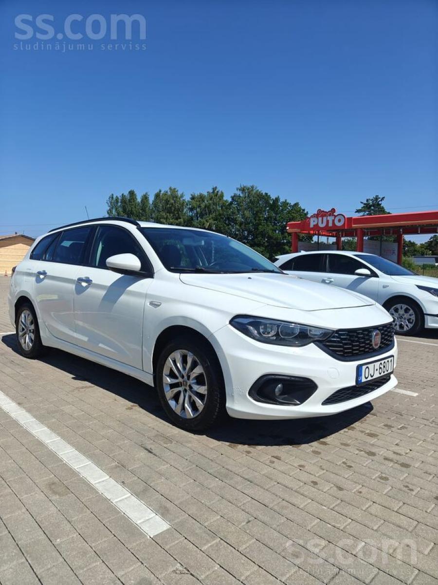 White Fiat Tipo 2018 in Riga, with an engine capacity of 1.60 L and mileage of 238 thousand km for 5600 €, photo 1 on AUTOMOTO.COM.LV