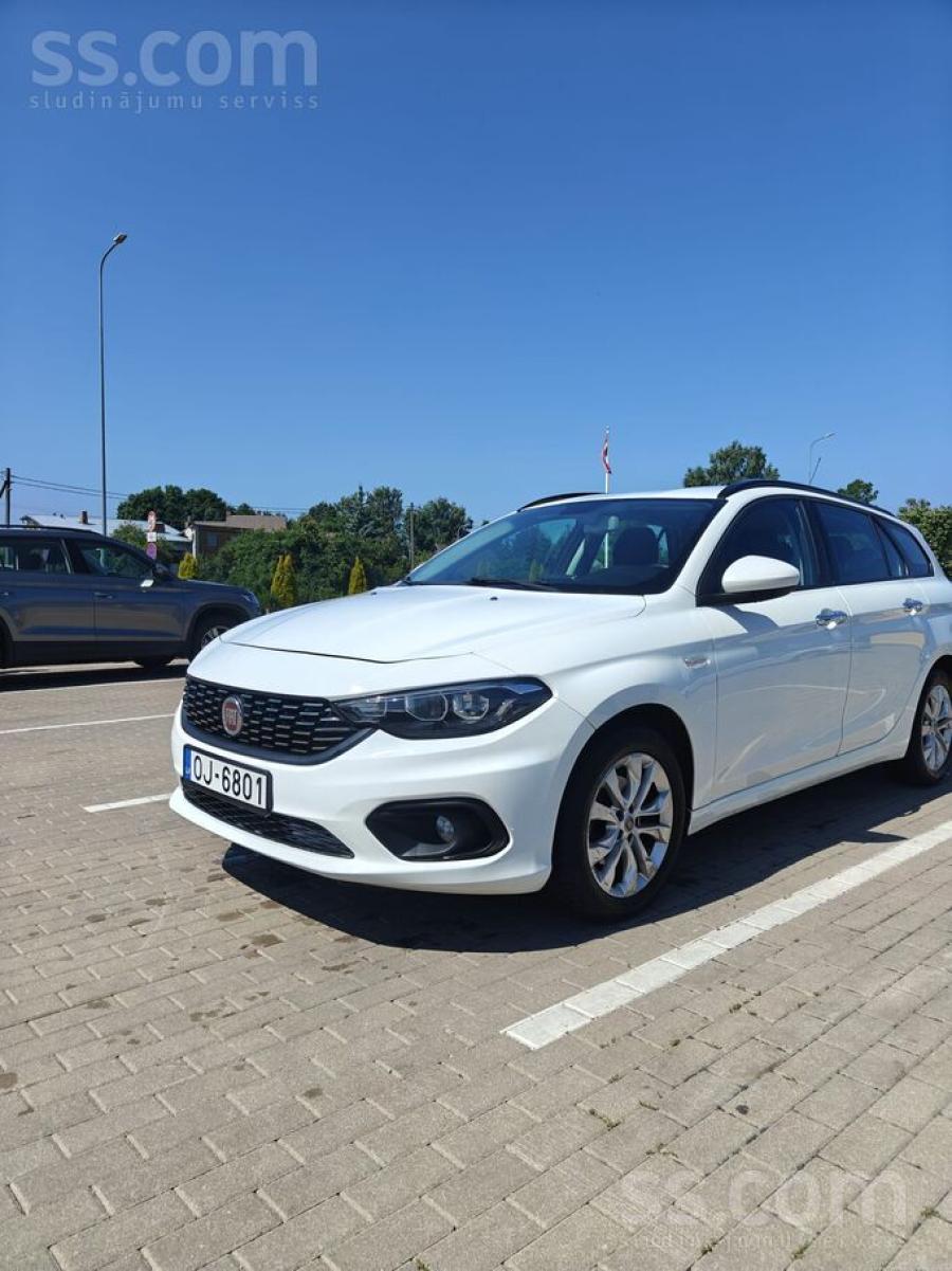 White Fiat Tipo 2018 in Riga, with an engine capacity of 1.60 L and mileage of 238 thousand km for 5600 €, photo 4 on AUTOMOTO.COM.LV