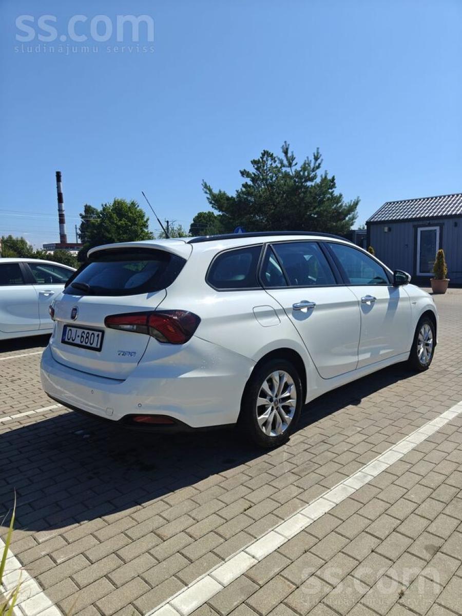 White Fiat Tipo 2018 in Riga, with an engine capacity of 1.60 L and mileage of 238 thousand km for 5600 €, photo 8 on AUTOMOTO.COM.LV