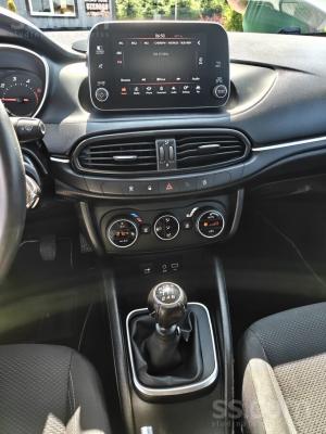 White Fiat Tipo 2018 in Riga, with an engine capacity of 1.60 L and mileage of 238 thousand km for 5600 €, photo 11 on AUTOMOTO.COM.LV