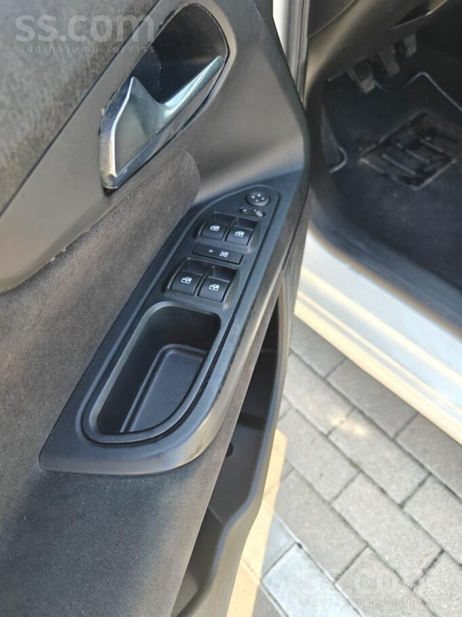 White Fiat Tipo 2018 in Riga, with an engine capacity of 1.60 L and mileage of 238 thousand km for 5600 €, photo 14 on AUTOMOTO.COM.LV