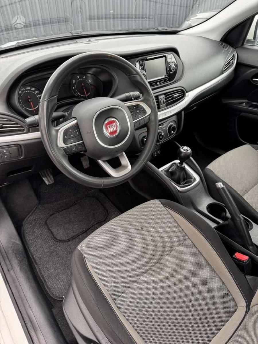 White Fiat Tipo 2016 in Klaipeda, with an engine capacity of 1.37 L and mileage of 166 thousand km for 4550 €, photo 7 on AUTOMOTO.COM.LV