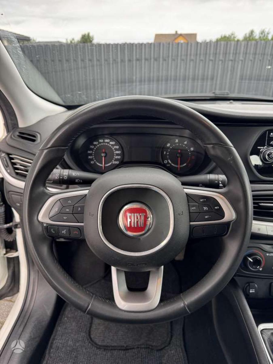 White Fiat Tipo 2016 in Klaipeda, with an engine capacity of 1.37 L and mileage of 166 thousand km for 4550 €, photo 8 on AUTOMOTO.COM.LV