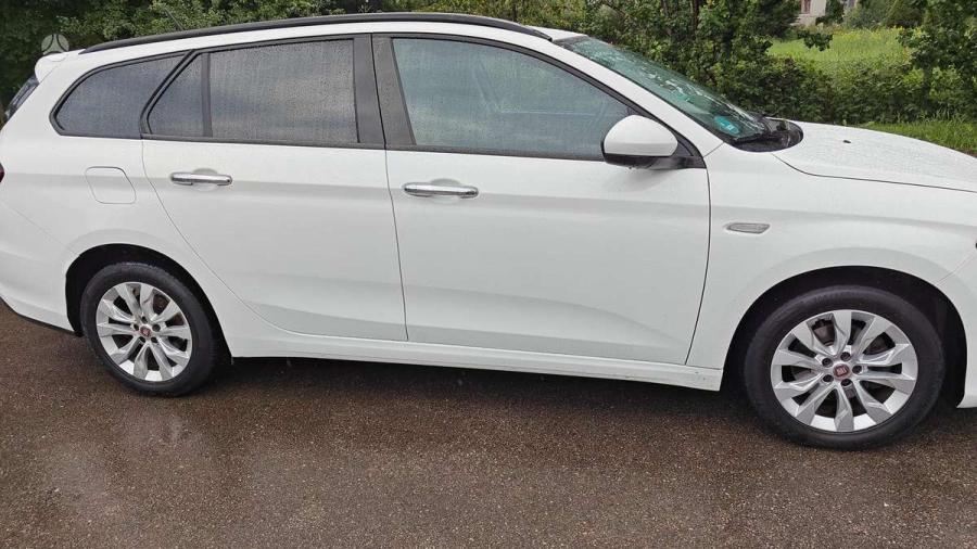 White Fiat Tipo 2017 in Jurbarkas, with an engine capacity of 1.25 L and mileage of 228 thousand km for 4200 €, photo 6 on AUTOMOTO.COM.LV